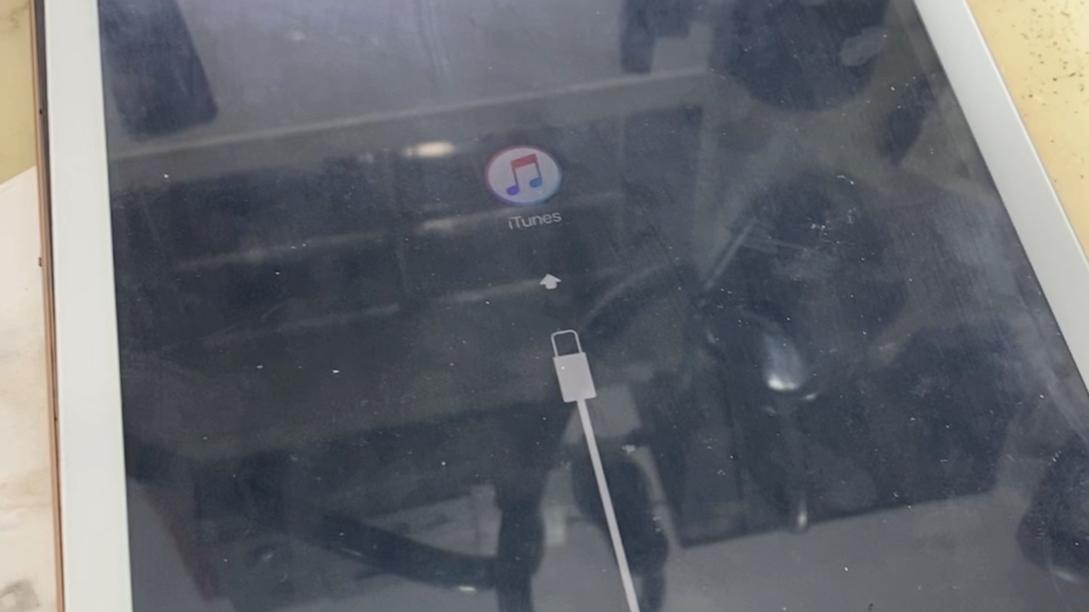 Pad插充电器就进dfu模式,却又不连电脑,排除法拿下!