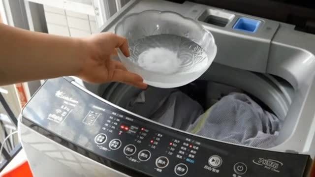 洗衣机洗衣服前,倒一碗它,再脏的衣服洗完都像新的一样干净