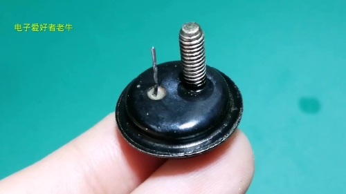 拆解一只七八十年代的稳压二极管内部结构是什么样的