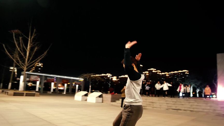 第一次拿松下S5用稳定器拍摄 用的手动对焦的镜头 二十岁的小子