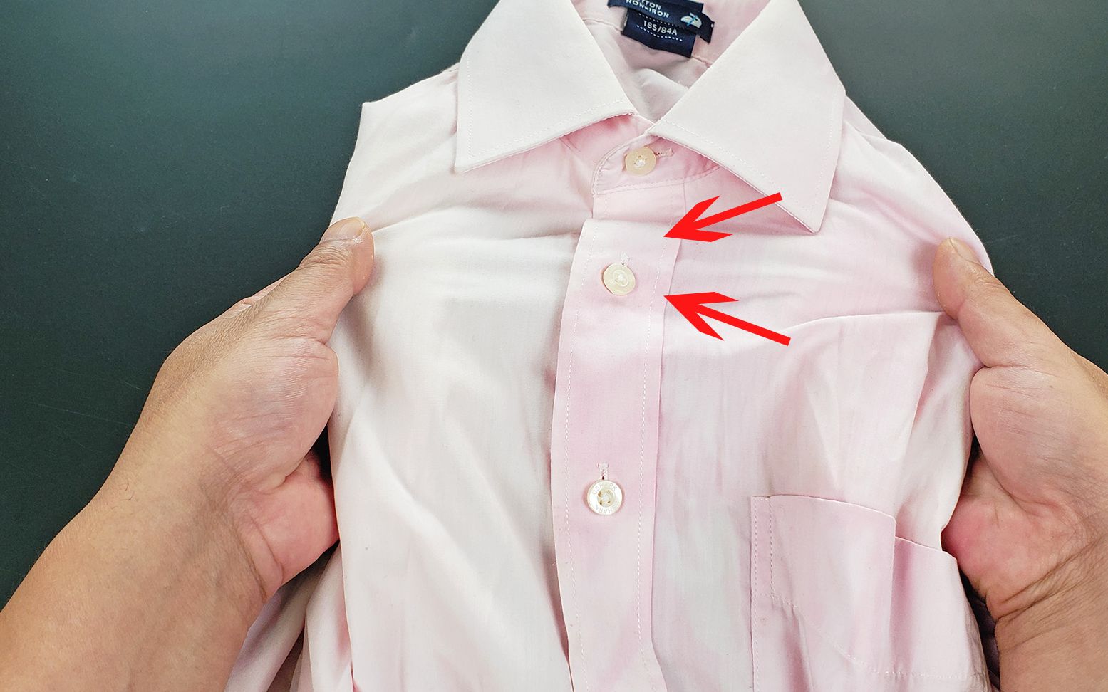 洗衣服染色不要扔?家政阿姨教我一招,无论染上什么颜色都能洗掉