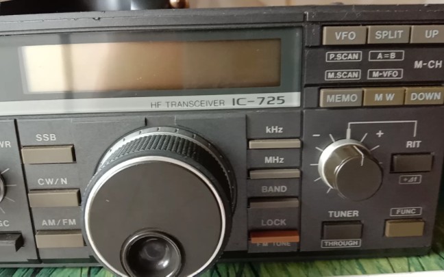 com经典机型ic725短波电台介绍