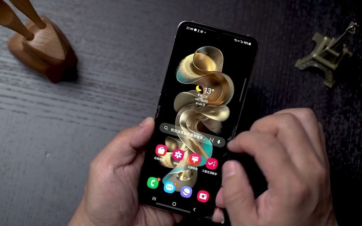 137_三星W24 Flip外屏使用教程,1分钟教学教会你,用外屏玩游戏、看...