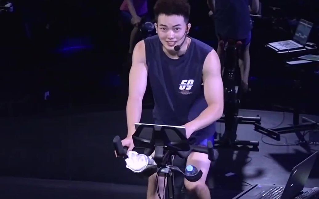 高强度的动感单车燃脂课程,以爬坡和平路为主,你能坚持吗?