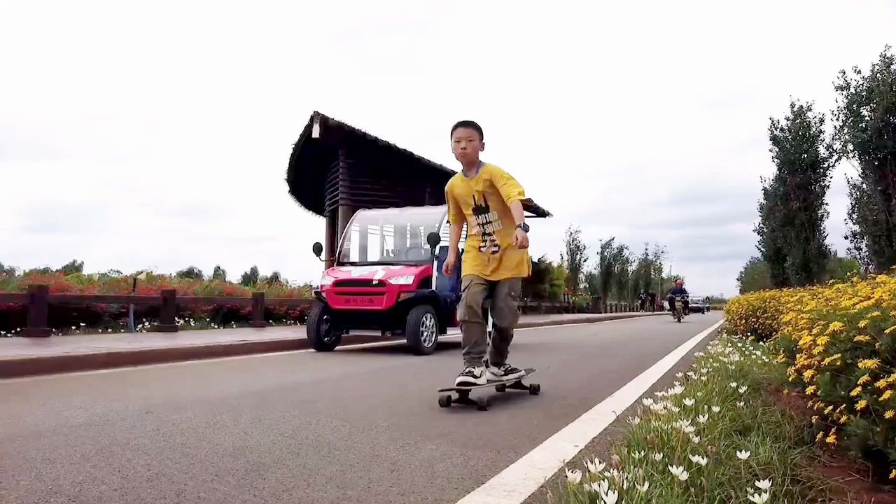 8000亩的曲靖麒麟水乡美景怎么游览?你却说要走路!别介 开个车它不...