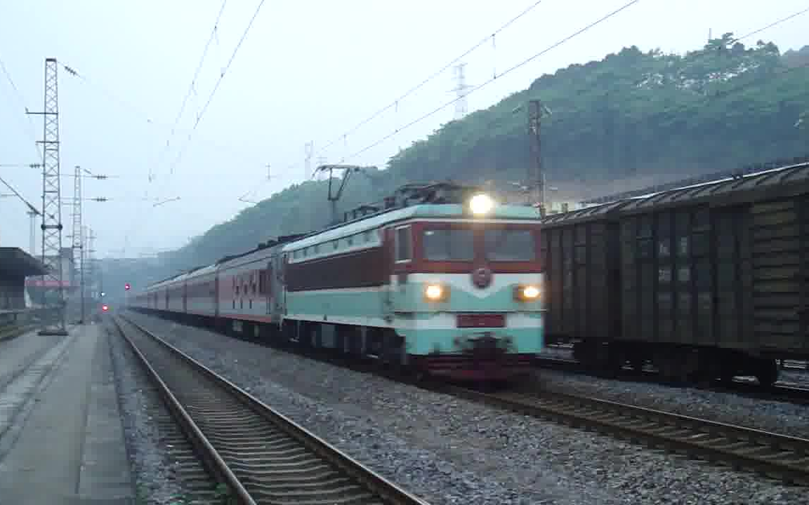 2015年4月6日,南局福段SS3 4113牵引K636次(昆明-福州)列车三明东...