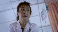 大爷心脏病喝酒还误吃药,不料心跳停止,女医生靠双手一按救活了