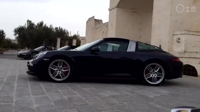 看看保时捷911是怎么开门的,活久见,以前都没有想过