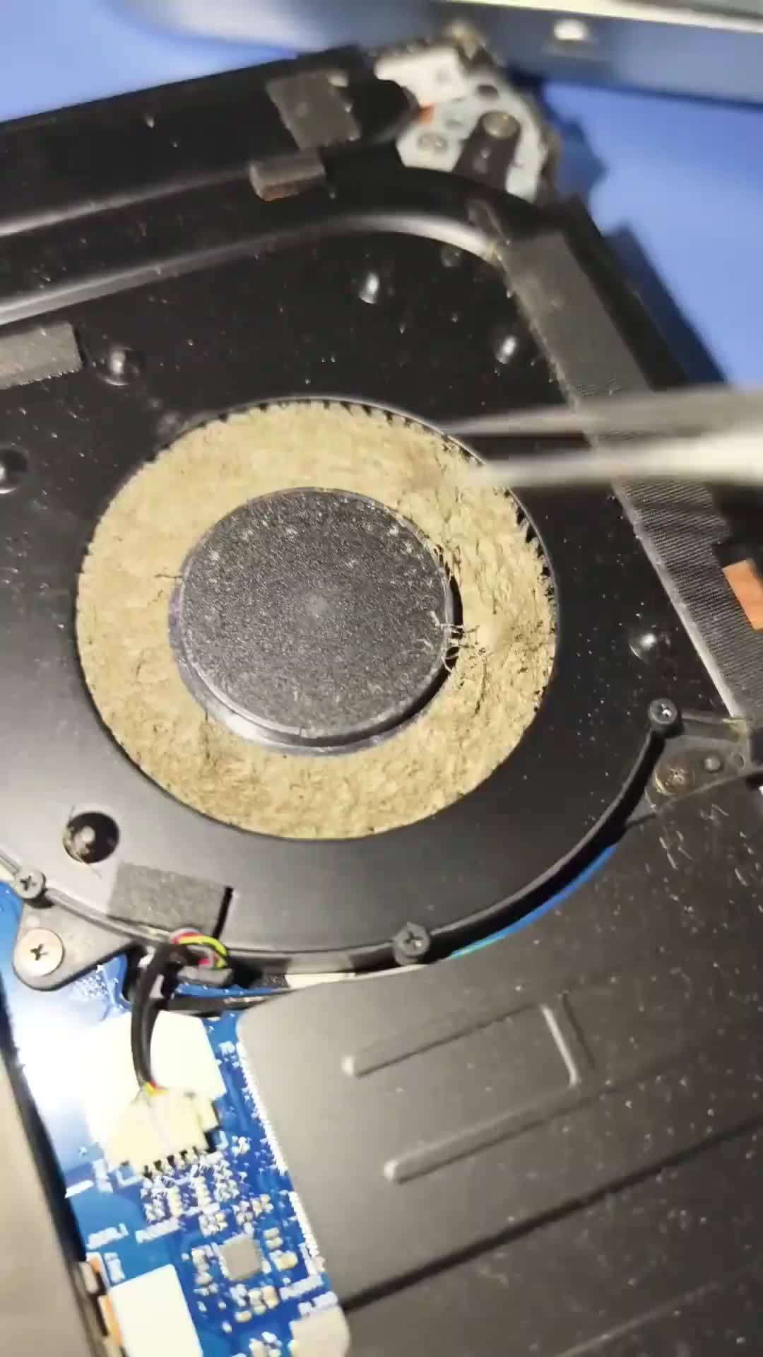 怪不得电脑越来越不中用了,做个ppt就卡到飞起