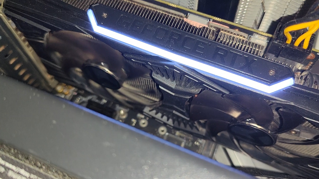 显卡风扇有一个转不动,请问是什么问题