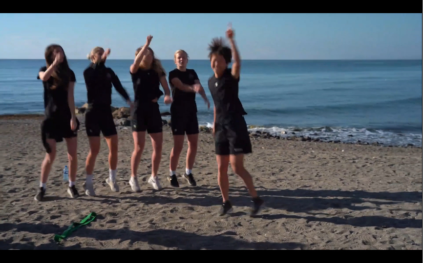 瑞典哈马比女足对阵Vålerenga 及赛后海边玩耍花絮