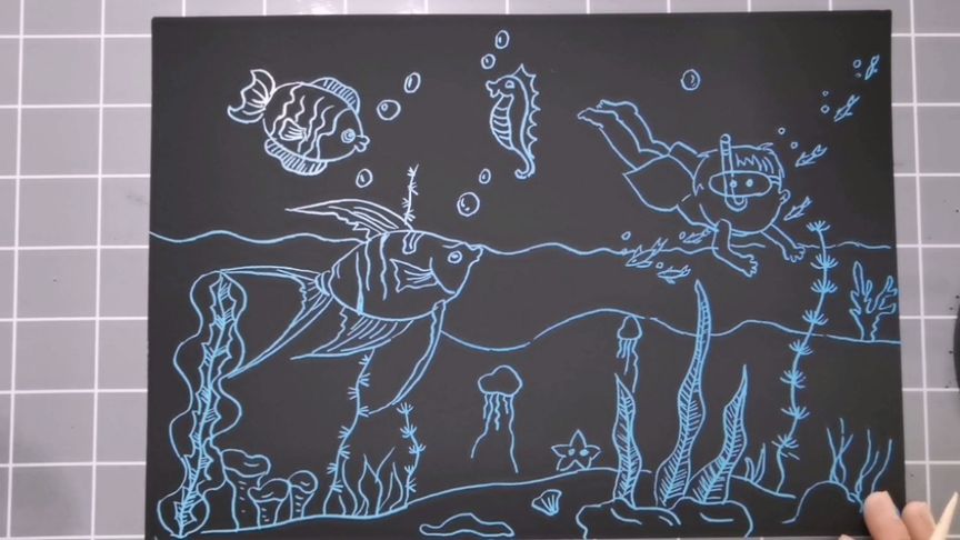 【儿童线描】漂亮的线描画海底世界,蓝底刮画纸表现