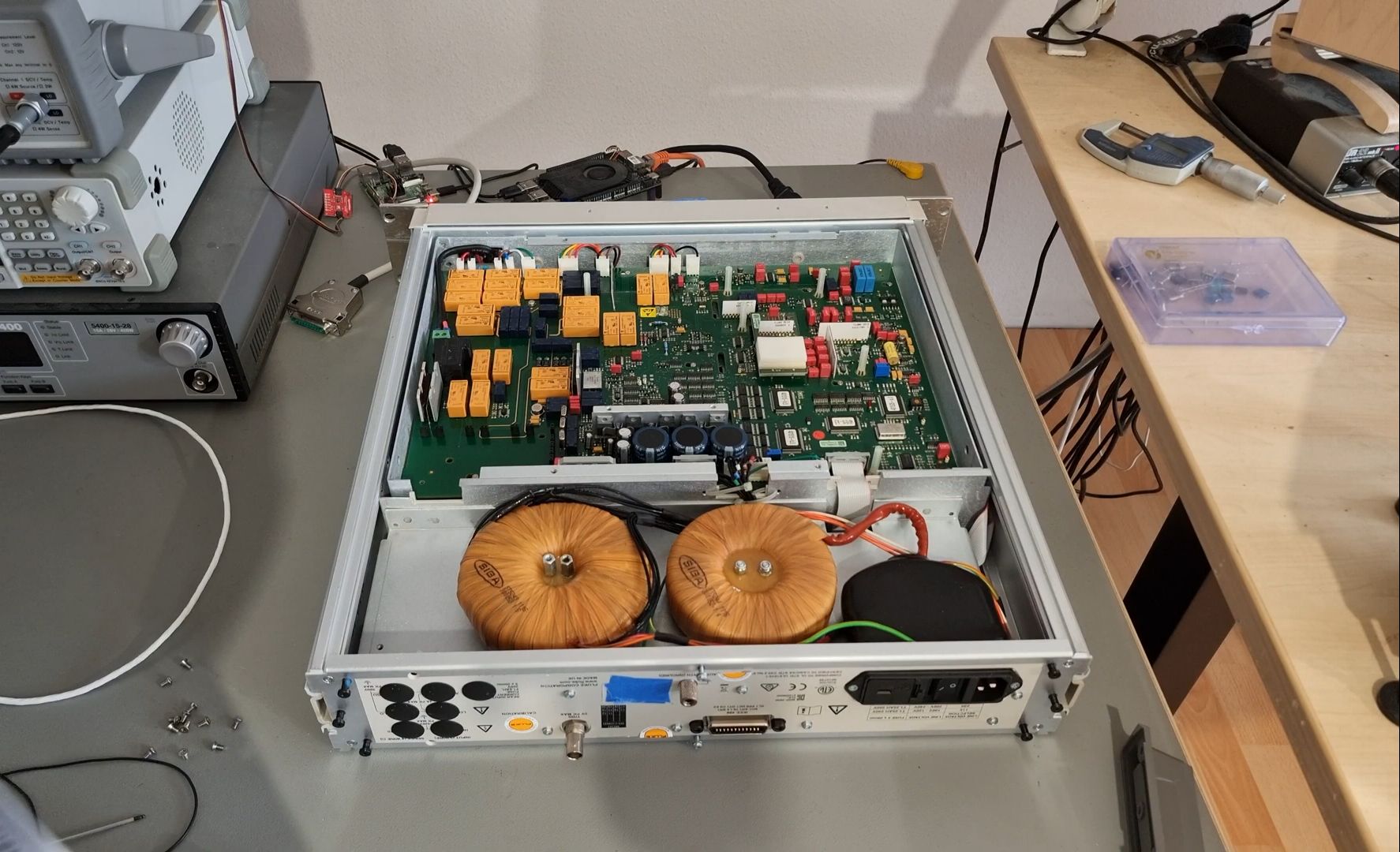 Fluke 8508A 8.5 Digit 参考级万用表维修