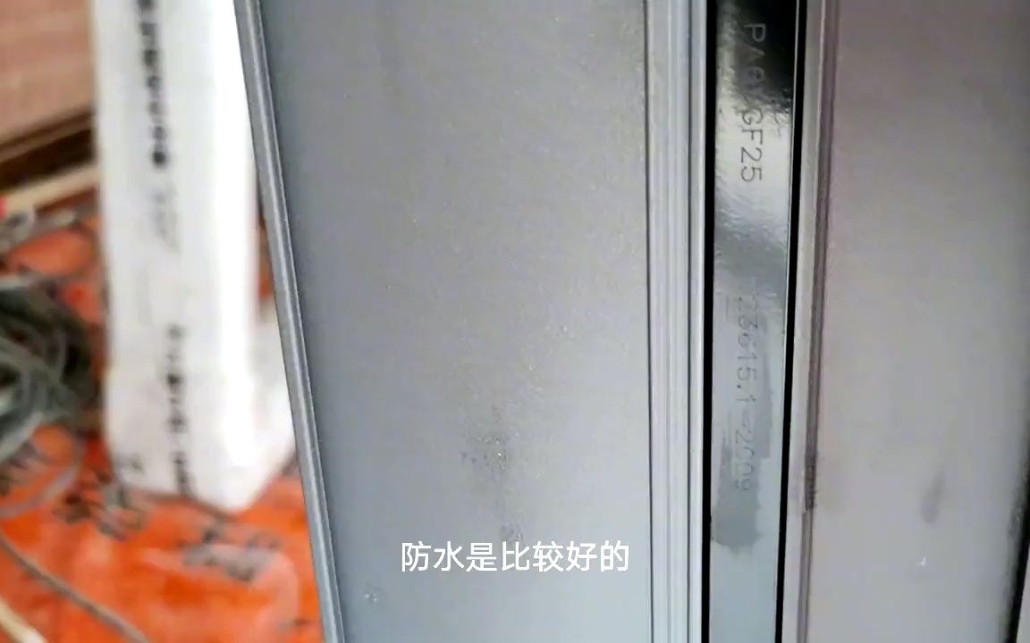 封断桥铝:选PA66隔热条,隐形排水销钉注胶角码,不锈钢螺丝加固