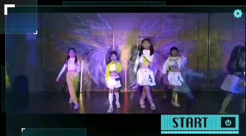 美丽的好看的小学生舞蹈表演