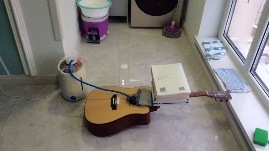 吉他打品,自己维修,用加湿器給加湿,用书压一下,不知是否可行