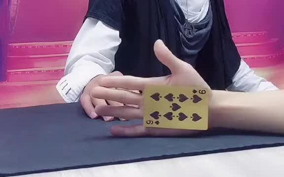 纸牌消失原来如此 魔术教学