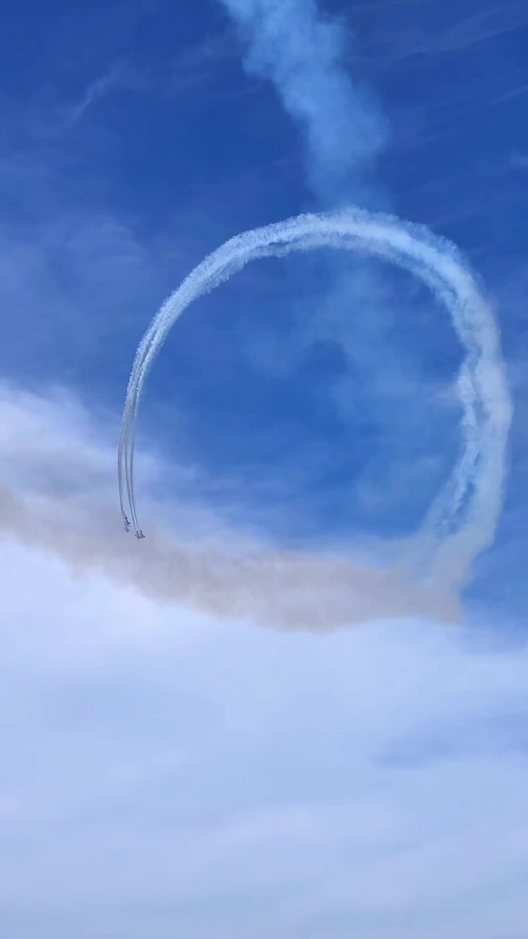 珠海国际航展中心的飞行表演超精彩,各种特技看得人热血沸腾 #航展...