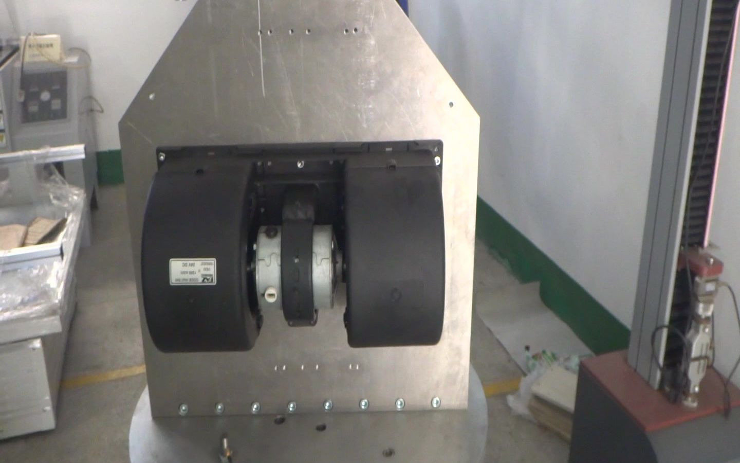 艾思荔振动试验台测试客户样品调式介绍