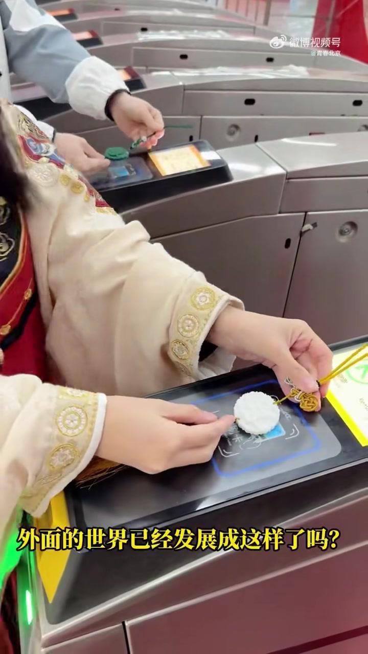 ...是文化自信!建议北京国风交通卡推广全国[哇](北京市政交通一卡通)