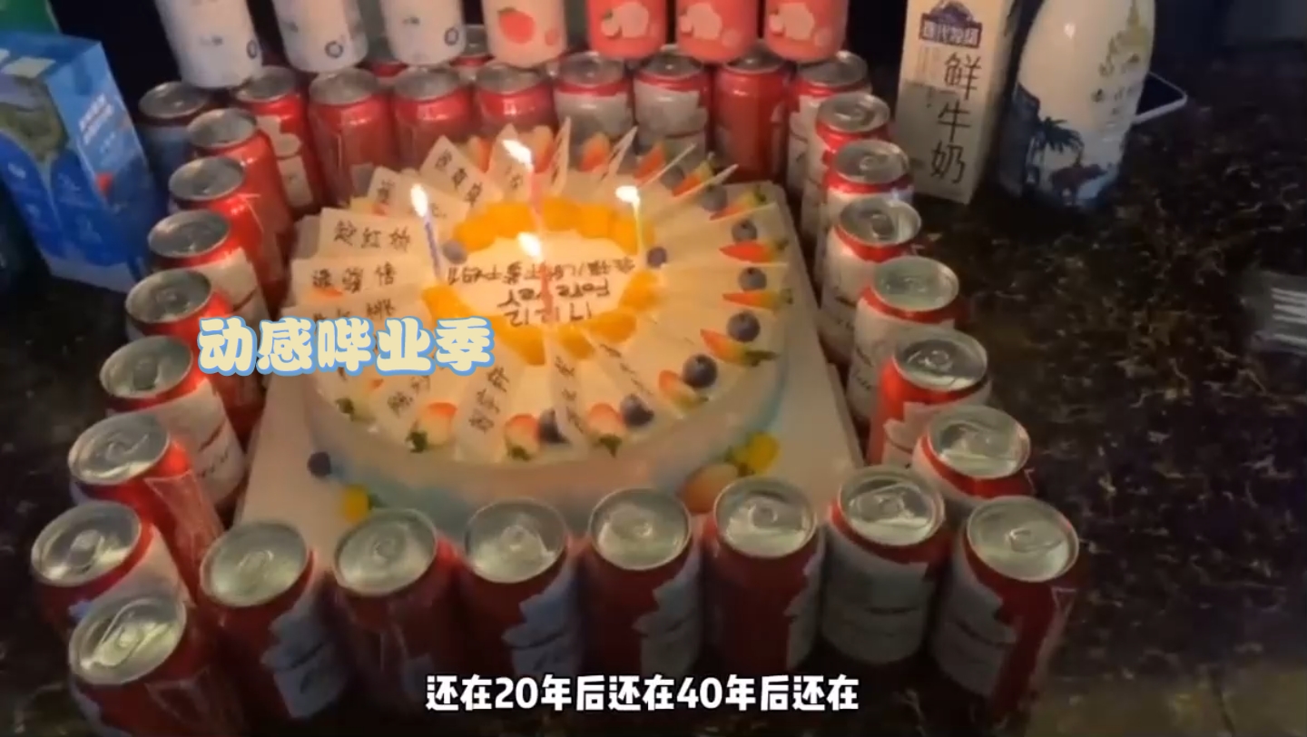 ...北大毕业典礼上学子们的清澈嗓音堪比天籁用歌声祝福研究生们毕业...