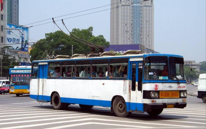 pov 武汉公交电车8路