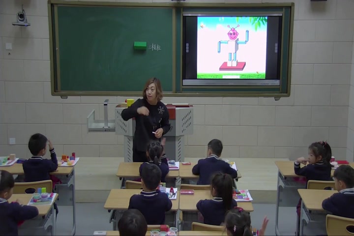 【获奖】北师大版小学数学一年级下册_四 有趣的图形认识图形--刘妍...