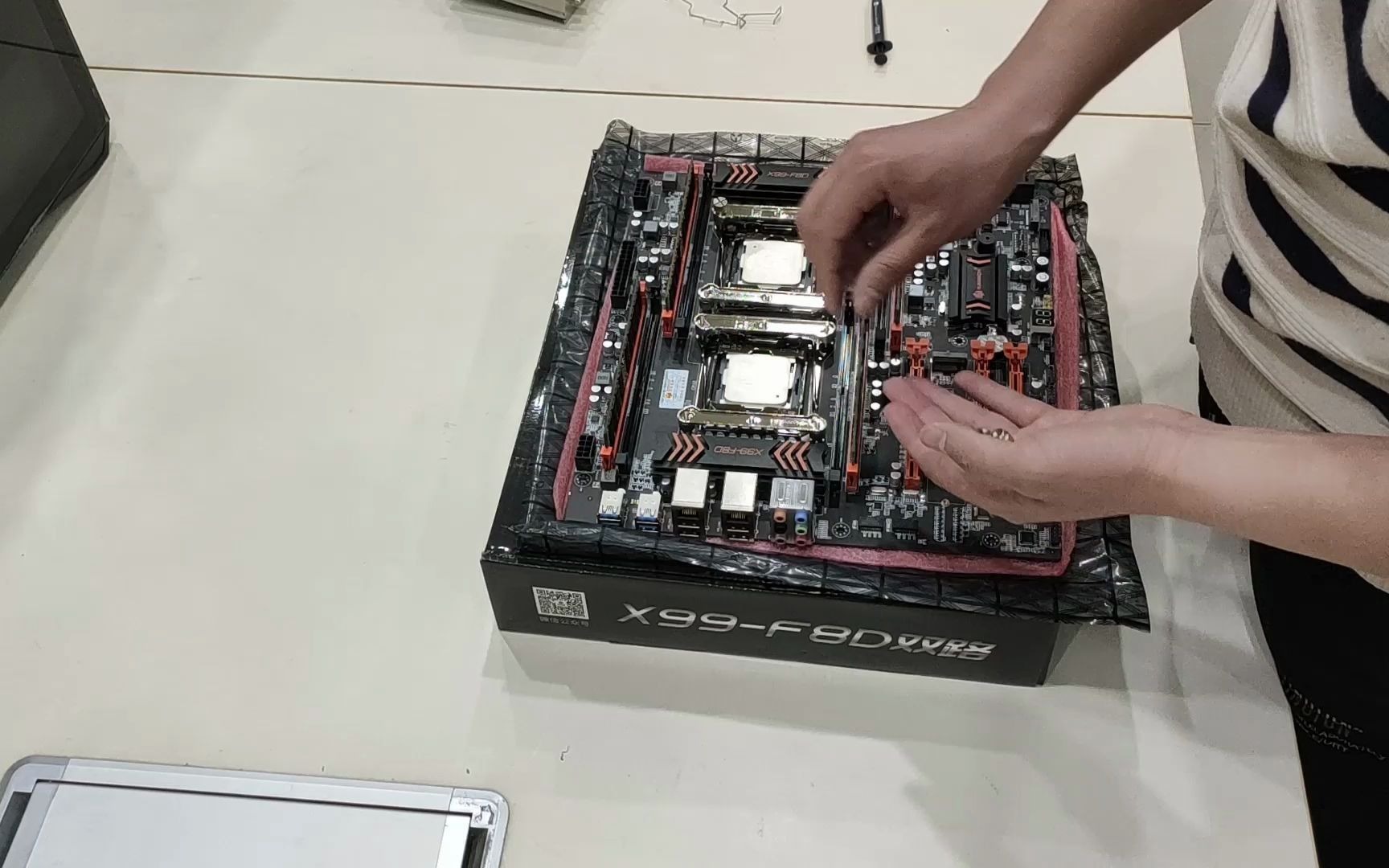 结婚前给群友装的最后一台电脑!双路e5 2682v4+ubuntu系统搞起