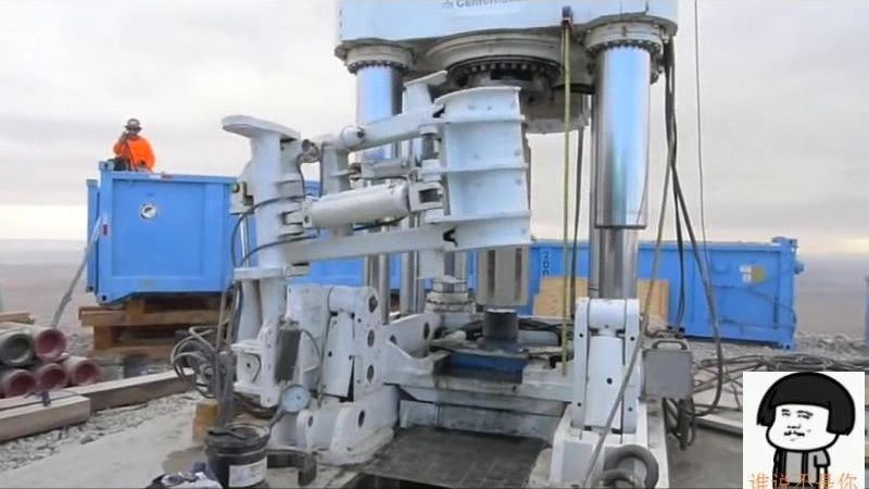 这大型钻井设备为什么从底部往上钻,钻这么大又深的井是干嘛用的