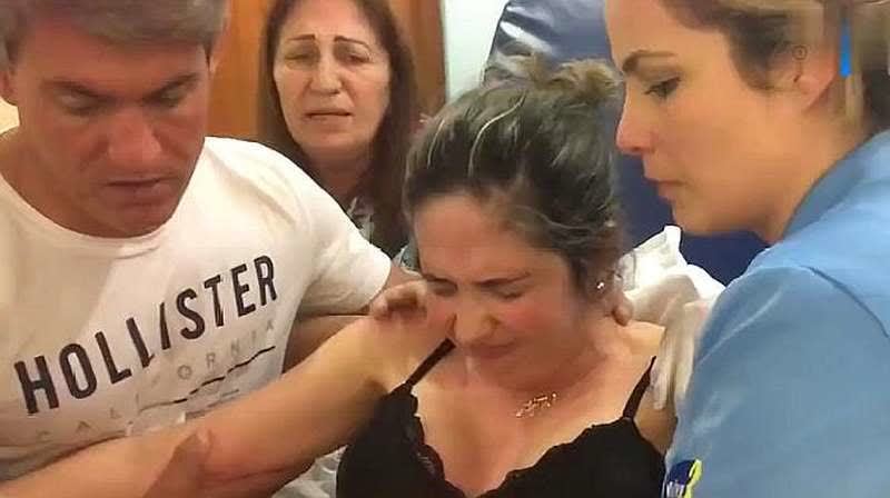 实拍孕妇艰难的分娩过程,做母亲真是.