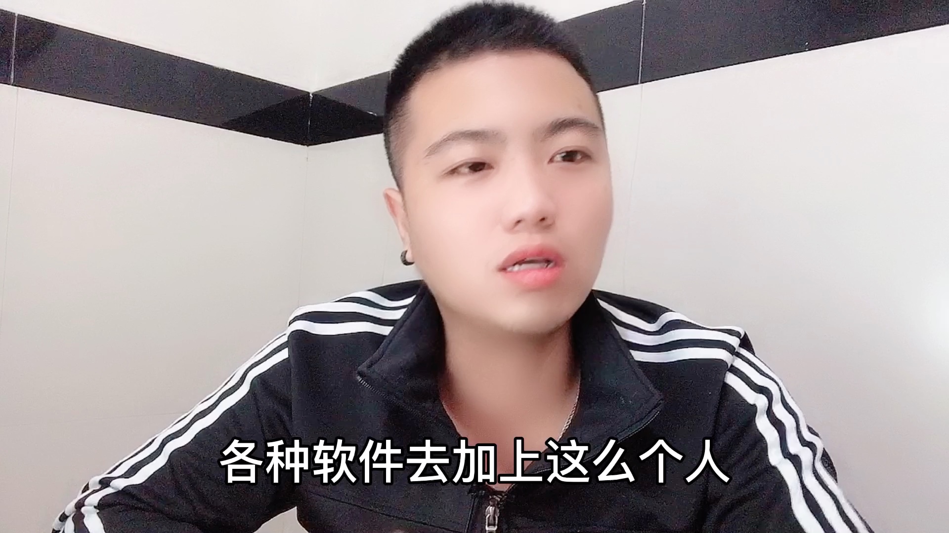 微信加人一个人4块,一天轻松几百为什么群里被骗百万?揭秘