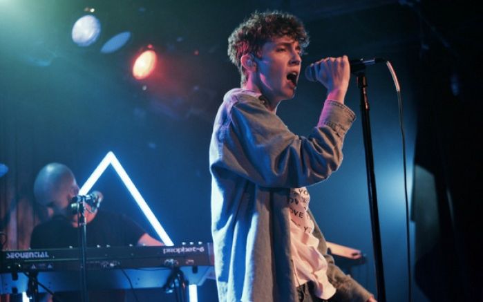 for him(live) -Troye Sivan