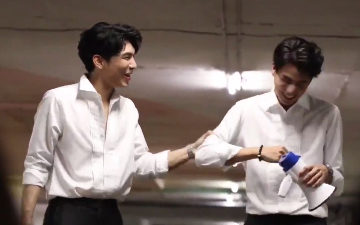 【中字】HOWE AWARDS 活动后粉丝点名片段「模仿类似一年生教头...