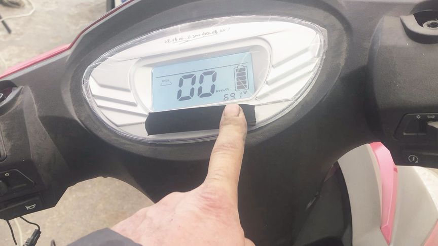 要想电动车电池耐用!必须要检查这个东西,学会了自己就可以检查