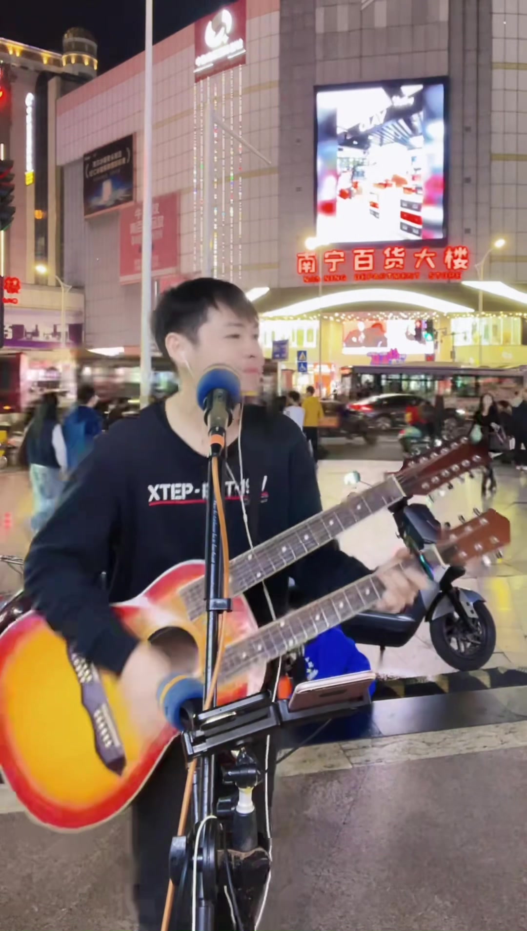 水木年华:启程 让我为你唱首歌#户外唱歌 #吉他弹唱 #水木年华 #启程