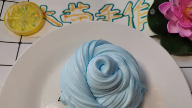 把水晶泥改造成起泡胶,加入剃须泡和起泡材料,效果不错