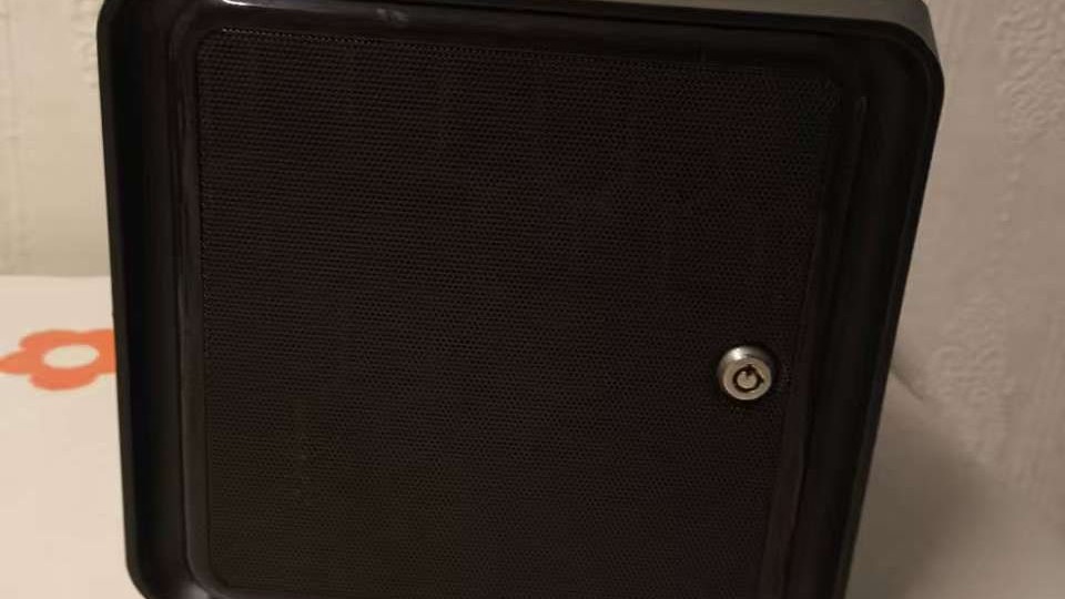 NAS蜗牛星际J1900在内置硬盘中安装飞牛OS之_02插入U盘通过U...