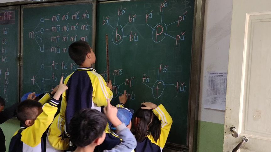 一年级语文拼音教学中,声母bpmf和单韵母aoiu的拼读