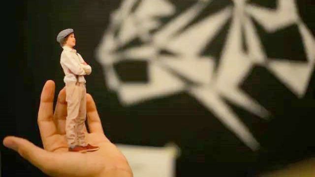 打印缩小的自己,2秒扫描三维数据,3D打印超逼真迷你模型