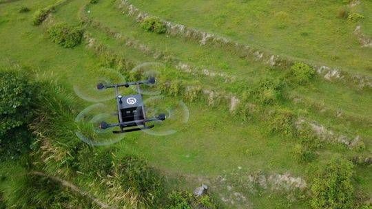 《创新中国》用AI再现配音大师李易风采 聚焦西南交大磁悬浮技术