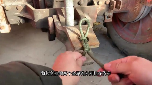 货车绑带拉紧器使用方法