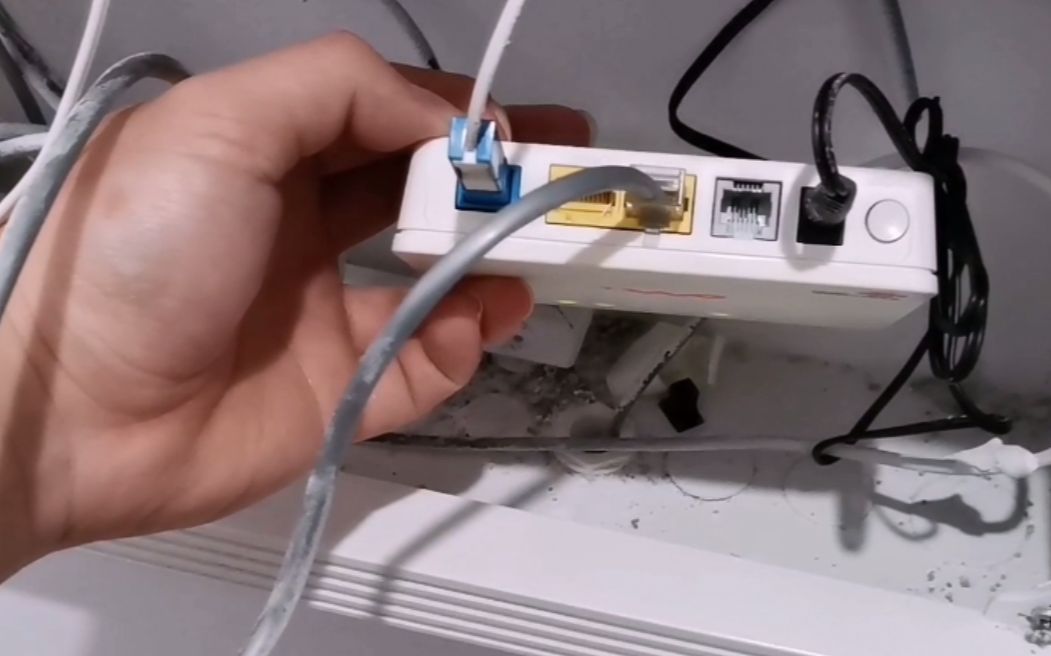 宽带光猫后面的4个网口,原来区别很大,搞错了还会导致网速变慢