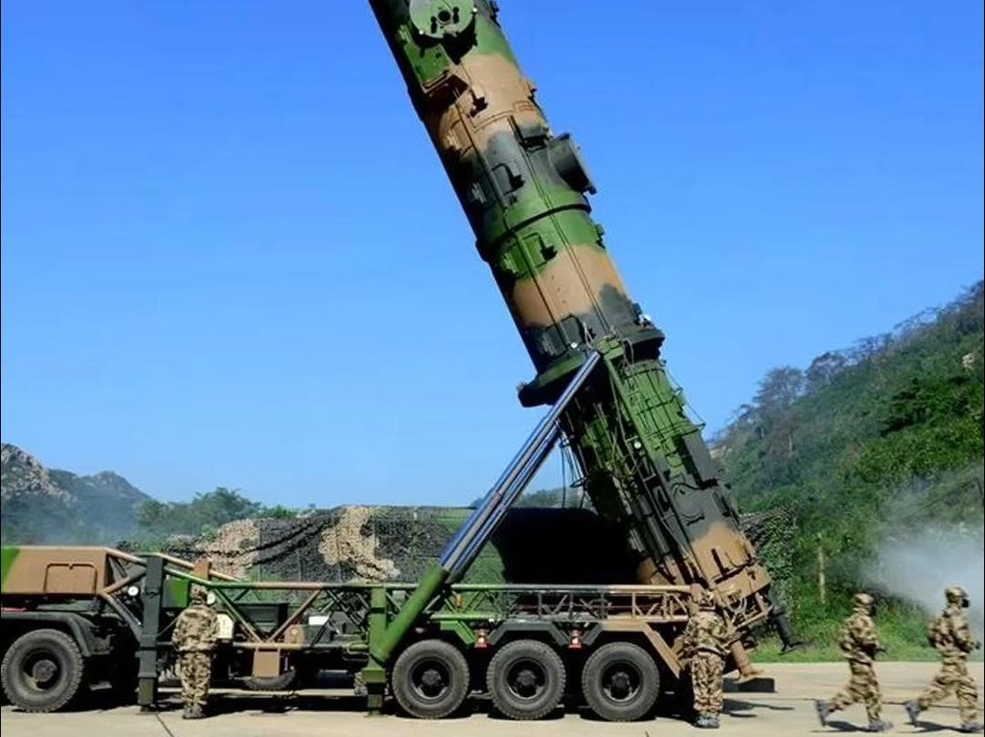 火箭军向太平洋海域成功发射1发洲际弹道导弹