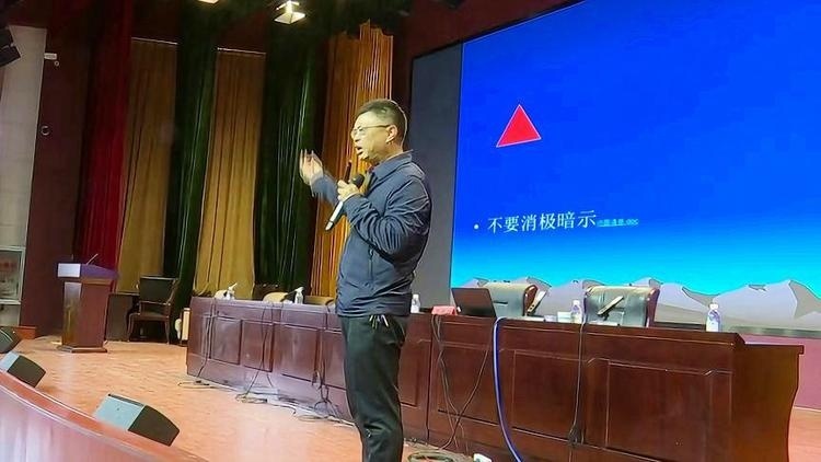 我市中小学幼儿园校级领导能力提升工程培训班举办