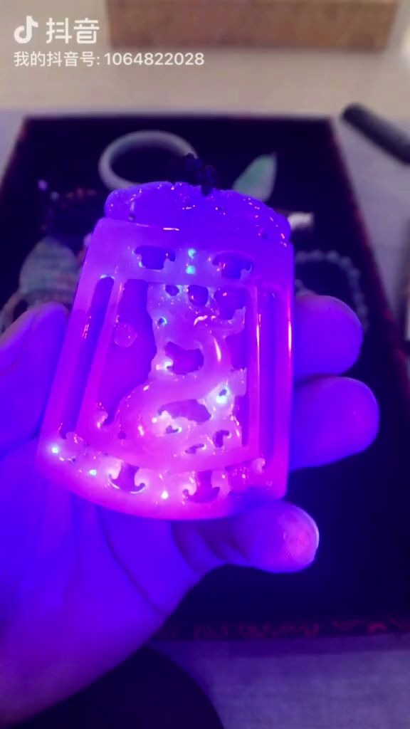 翡翠如何区分注胶,假翡翠和表皮蜡!