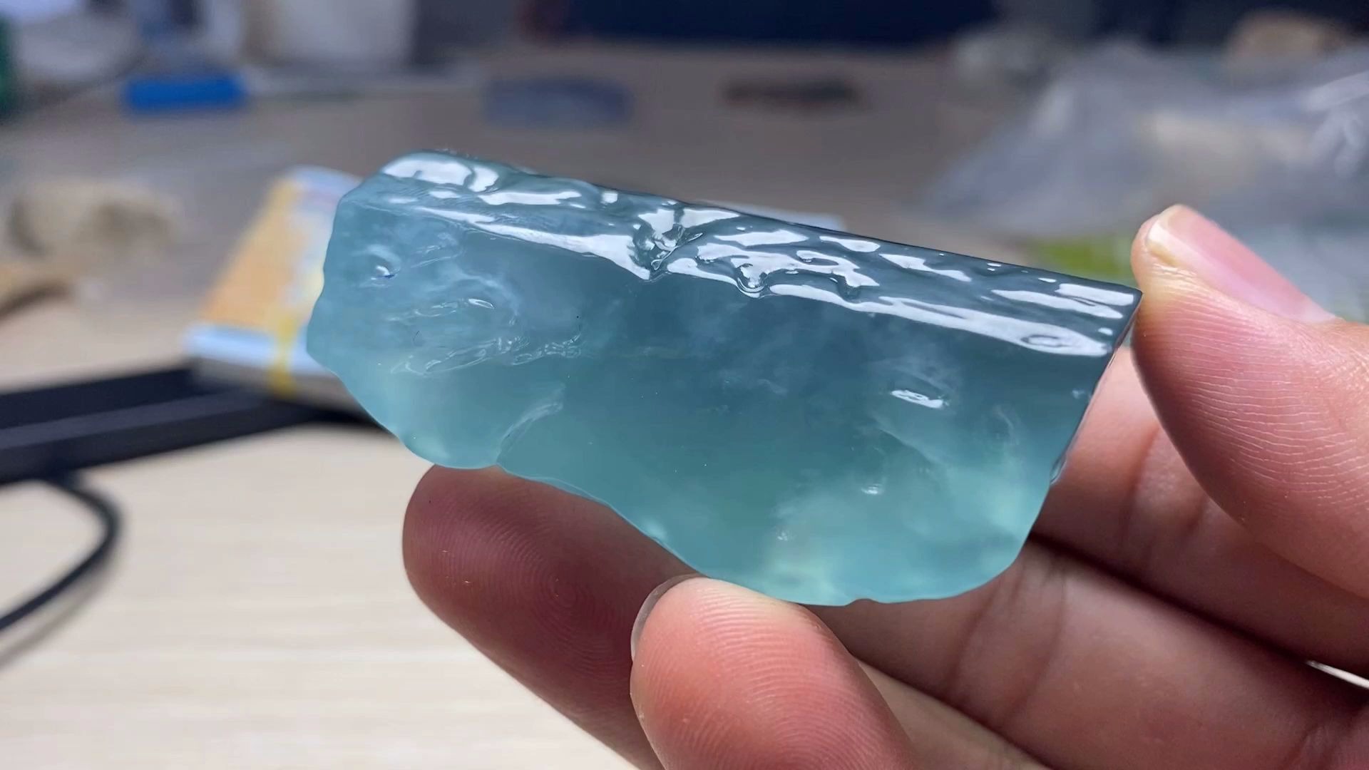 罕见的顶级翡翠玻璃种天空蓝,刚光十足!