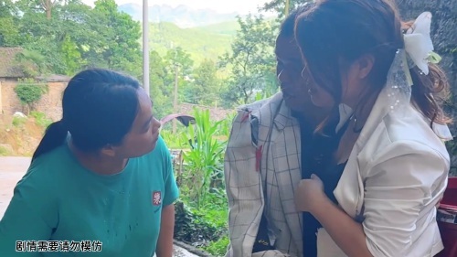 总是忍不住模仿搞笑视频,却发现生活竟如此无厘头