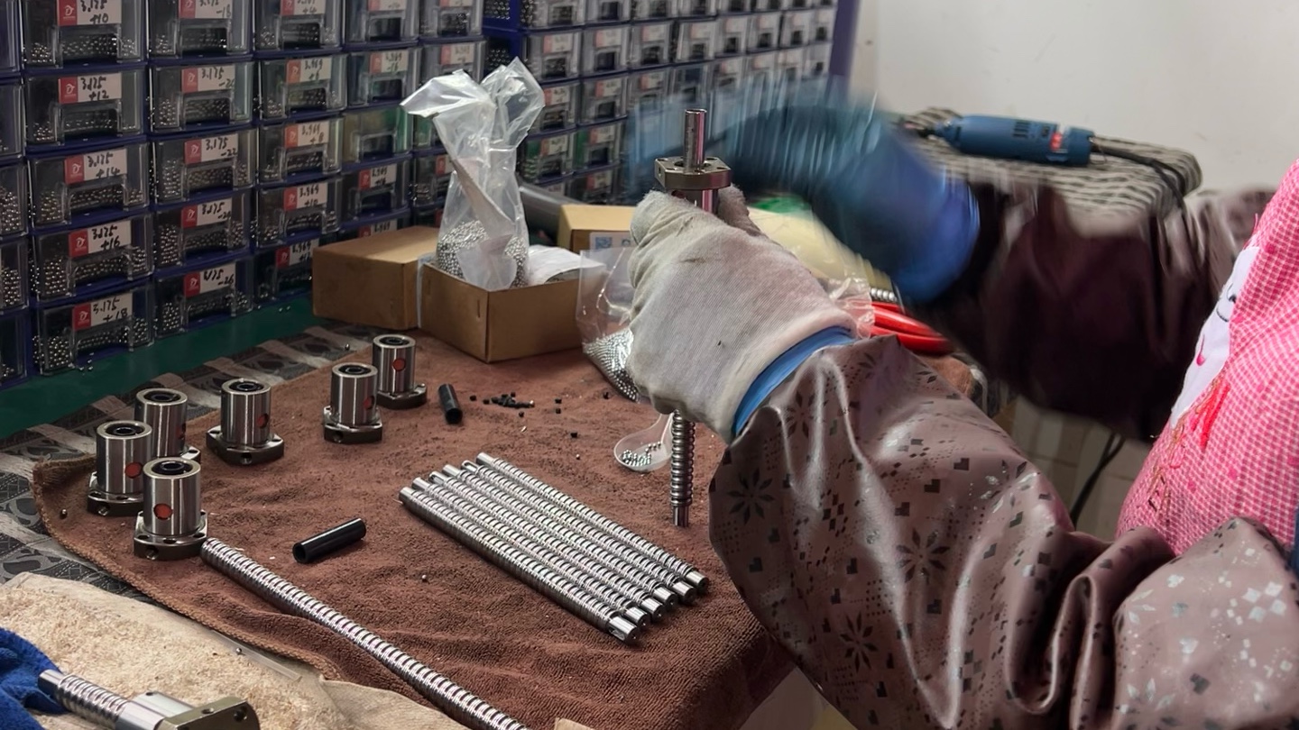 滚珠丝杠螺母安装