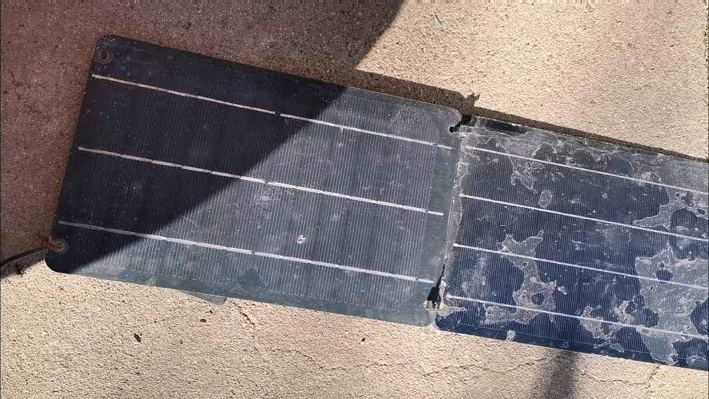 改造共享单车太阳能板给手机充电宝充电实测,两元一张在旧物市场淘...