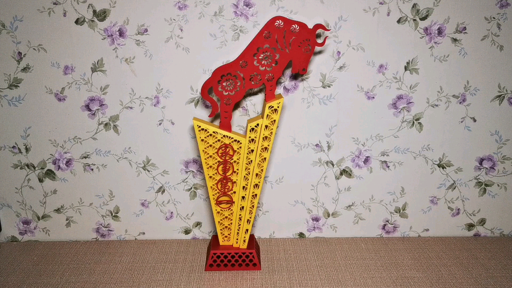 原创立体纸艺牛年剪纸奖杯模型